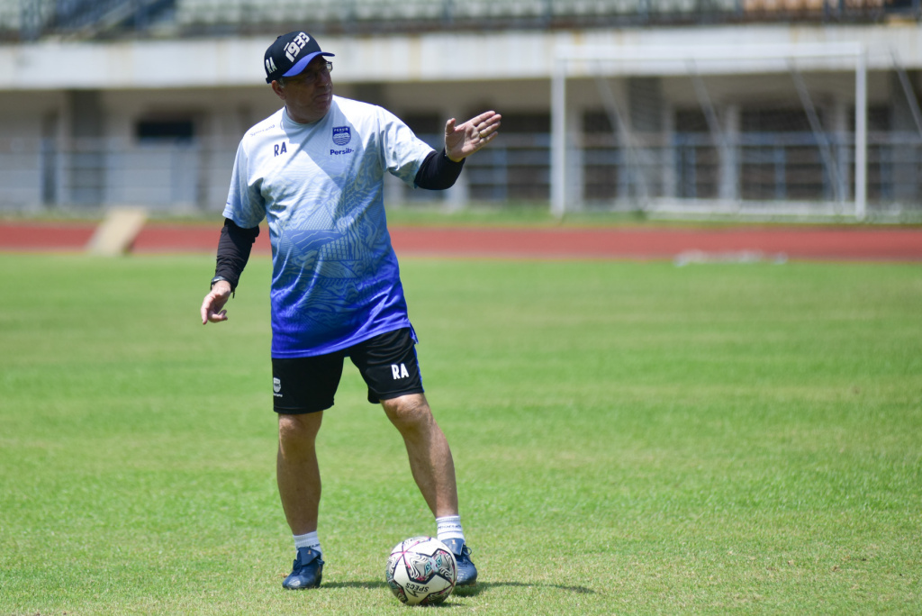 Ini Target Persib Bandung di Seri Kedua Liga 1 - BolaSkor Ini Target Persib Bandung di Seri Kedua Liga 1 - BolaSkor