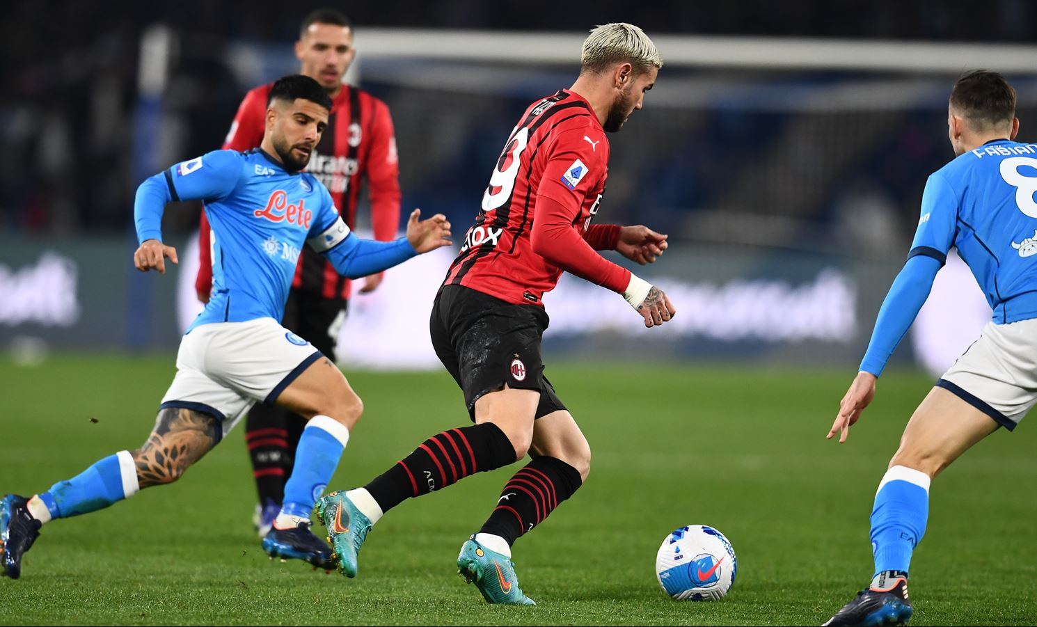 Prediksi dan Statistik Napoli Vs AC Milan: Misi Membendung Sang Pemimpin - BolaSkor